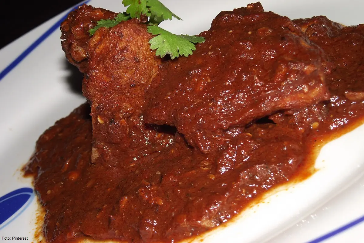 Receta de Costillas de Cerdo en Salsa de Chile Pasilla